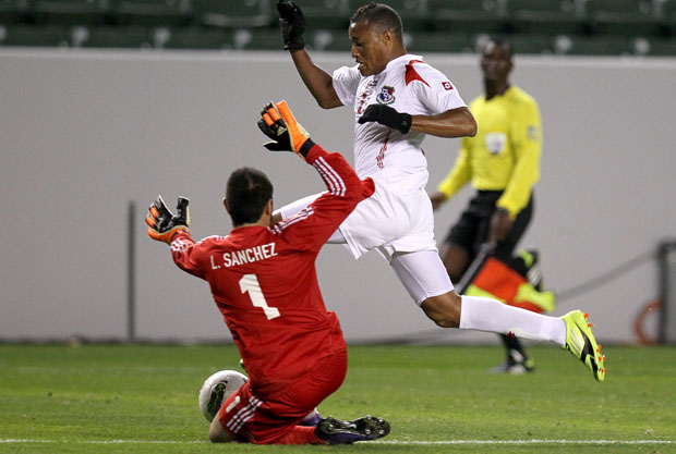 Sydney FC signs Panama International Yairo Yau - Sydney FC