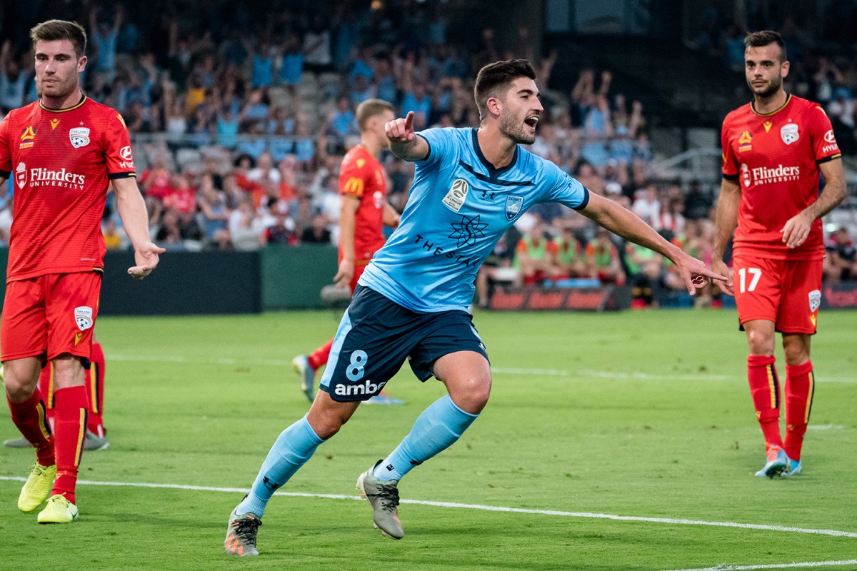 Retre Makes Midfield Role His Own - Sydney FC