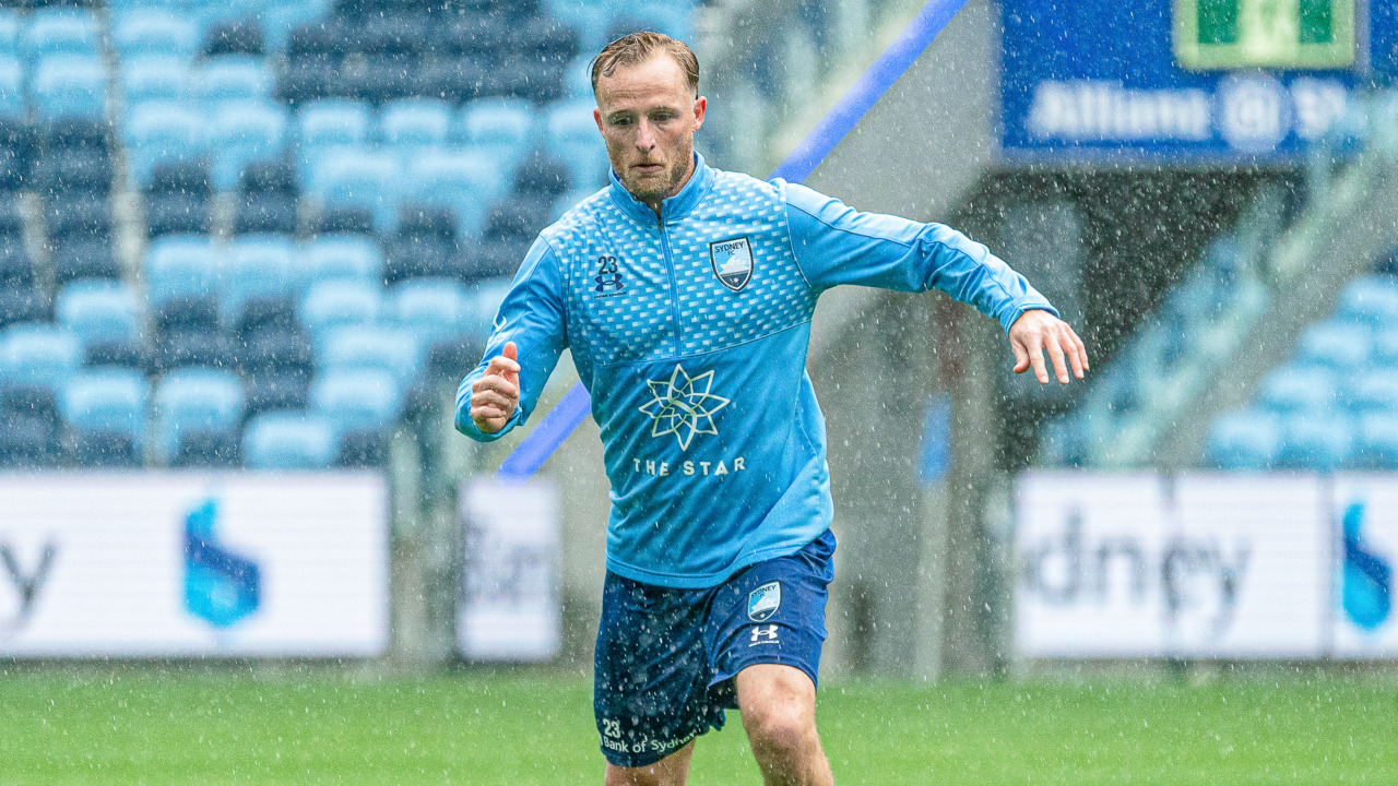 Matthews Signs First Pro Deal - Sydney FC