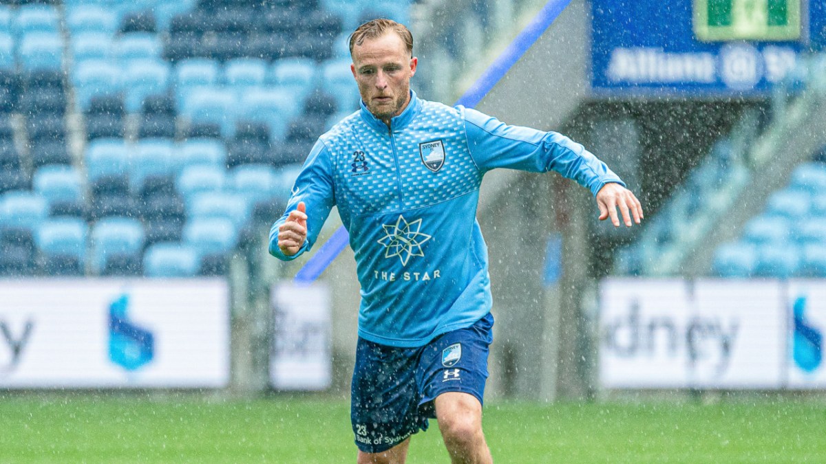 Matthews Signs First Pro Deal - Sydney FC