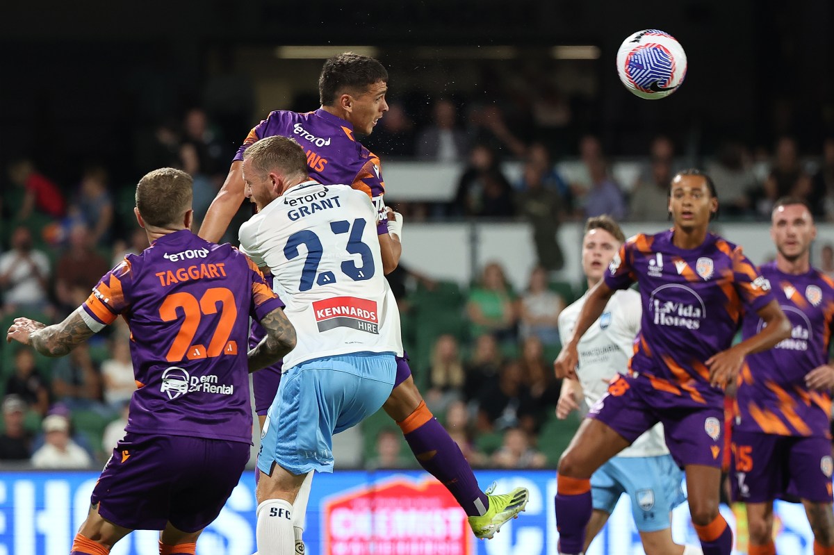 Ten Man Sydney FC Up To 4th After Perth Draw - Sydney FC
