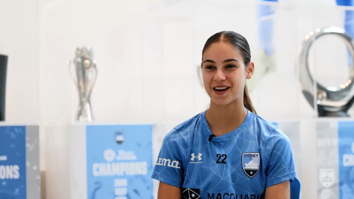 Indiana Dos Santos signs two year extension | A-Leagues Videos