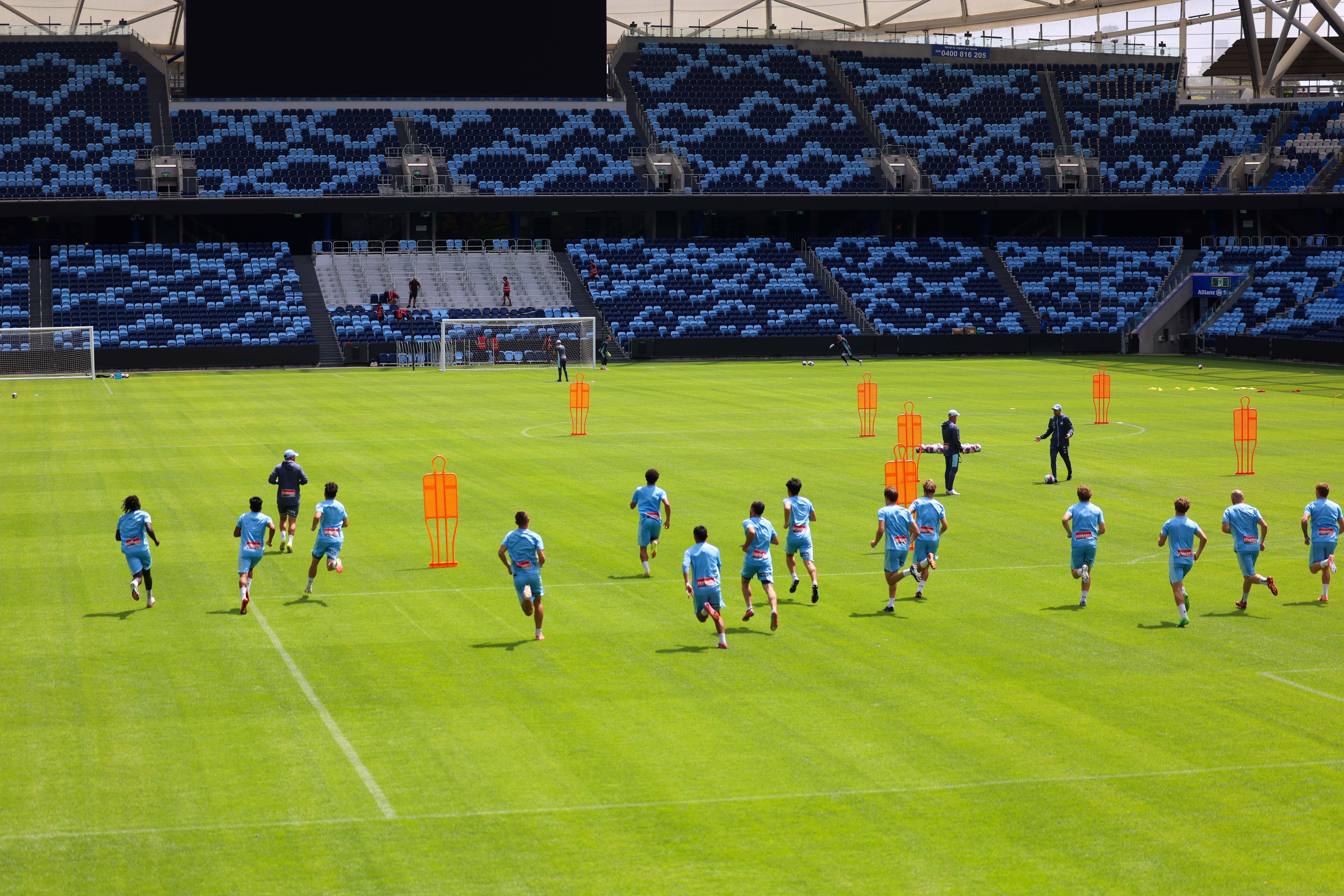 Image Gallery: Sydney FC train at Allianz Stadium