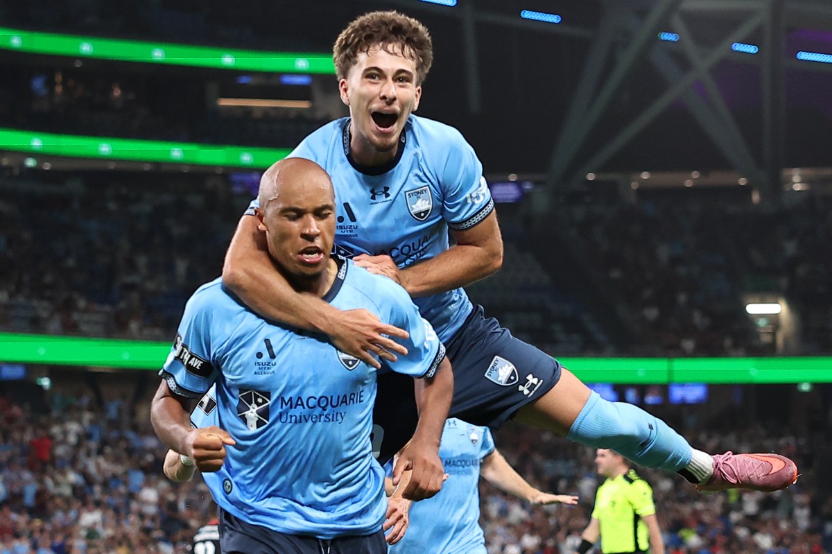 Sydney FC Demolish Western Sydney Wanderers 4-1